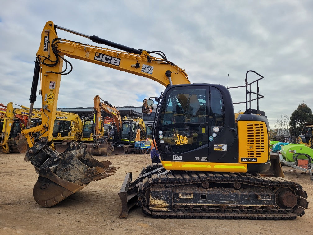 2018 JCB JZ140LC 15T EXCAVATOR WITH TILT HITCH, BUCKETS AND 1930 HRS ...