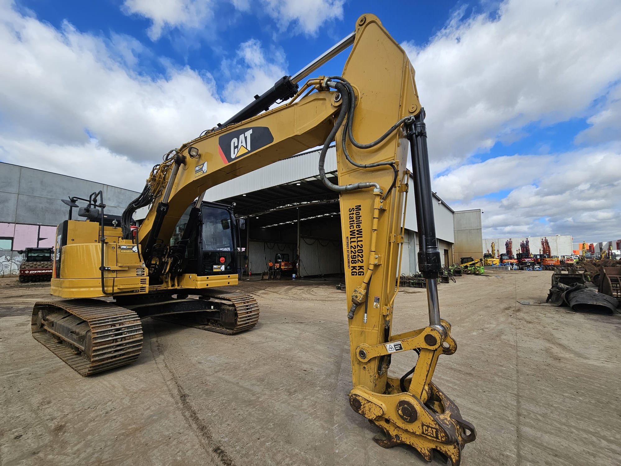 2017 CAT 325FL 25T EXCAVATOR WITH LOW 3965 HOURS — Proquip Rental & Sales
